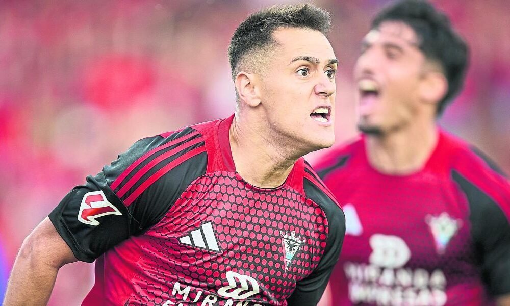 Izeta, el delantero que brilla con dobles dígitos en el Mirandés